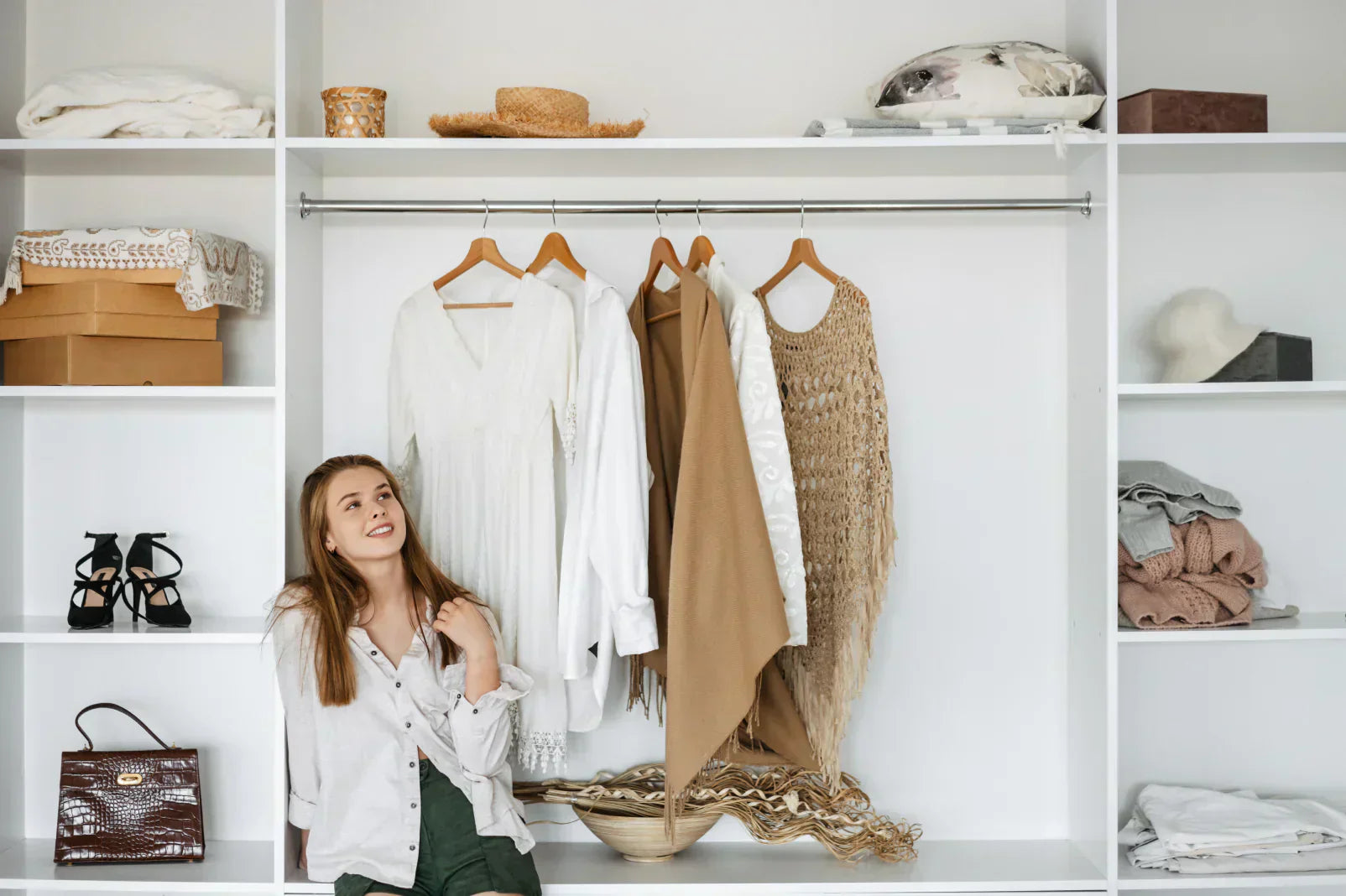 How to Build a Capsule Wardrobe? Expert Tips for Women – Maison Khloe